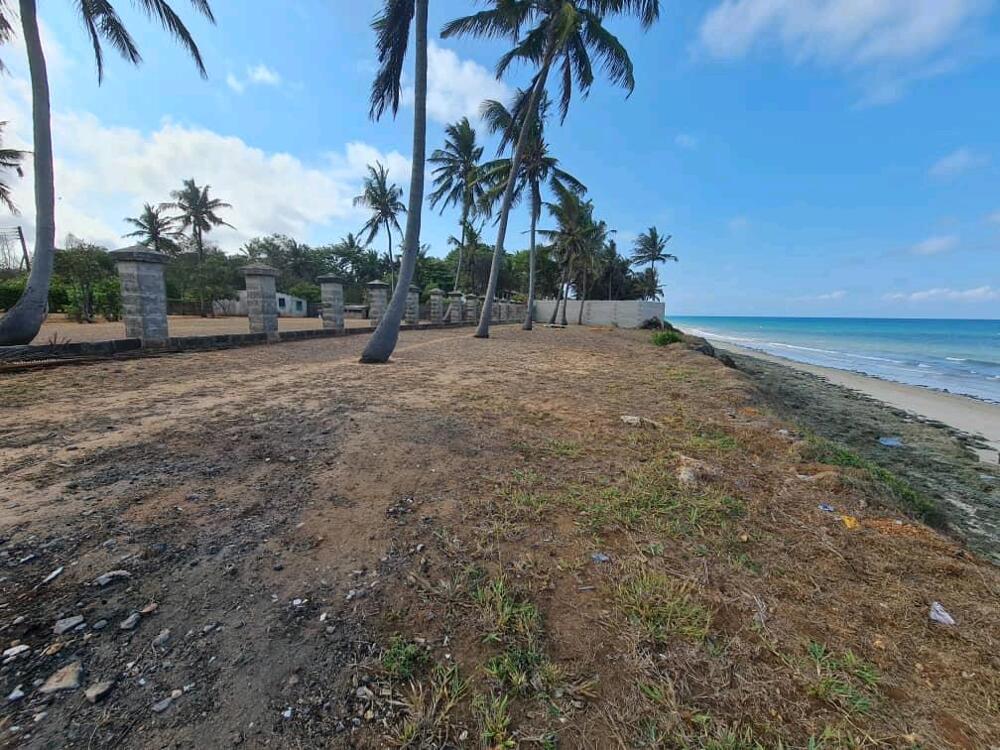 Beach plot for sale at bahari beach | Kupatana