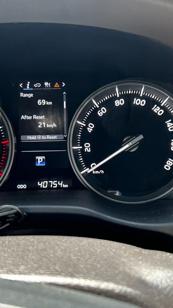 TOYOTA LANDCRUISER VX X8 | Kupatana