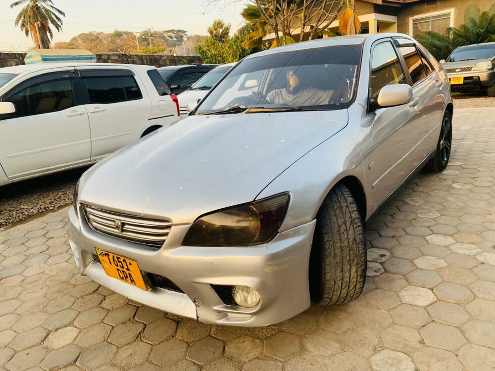 Toyota Altezza Inauzwa 5mil | Kupatana