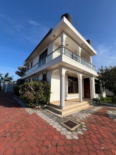 5 BDR HOME AT UNUNIO BEACH | Kupatana