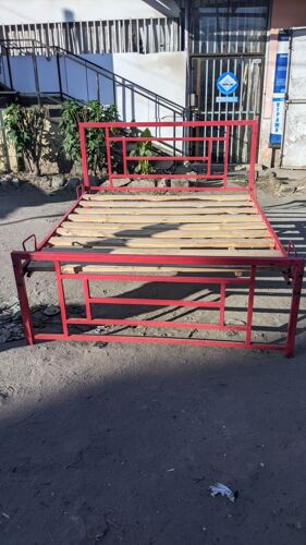 Kitanda cha chuma 5/6 kizuri | Kupatana