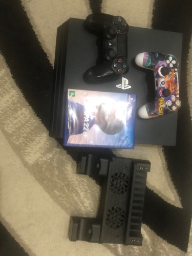 PS4 Pro 1TB, FIfa 22 Pad 2 | Kupatana