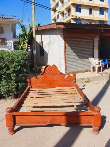 KITANDA KIZURI SANA CHA MBAO | Kupatana