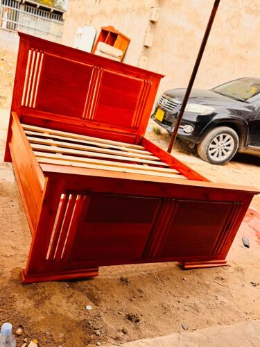 KITANDA KIZURI SANA MBAO 5X6 | Kupatana