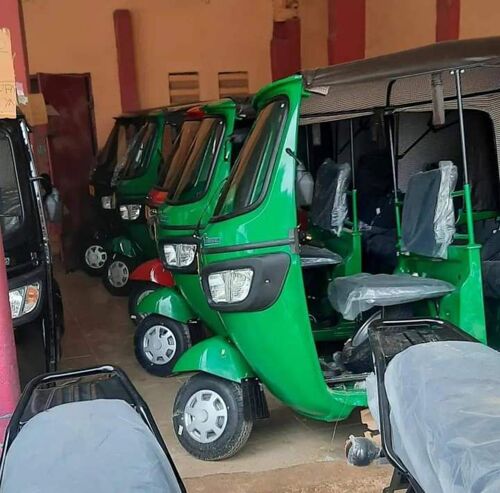 bajaji nauza new safi sana | Kupatana