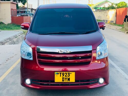 Noah new model new shape voxy | Kupatana