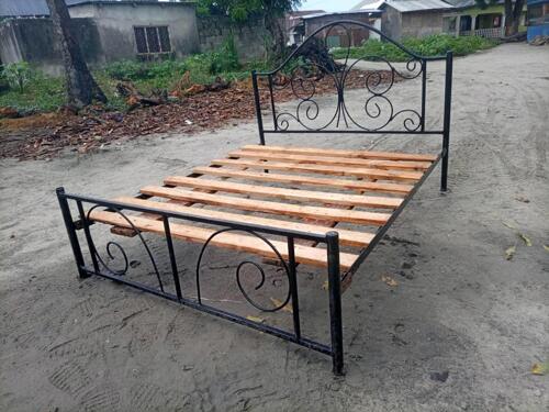 Kitanda cha chuma . | Kupatana