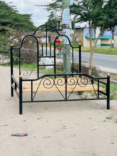 Kitanda cha chuma kizuri 5/6 | Kupatana