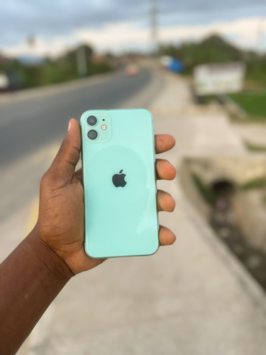 iPhone 11 plain | Kupatana
