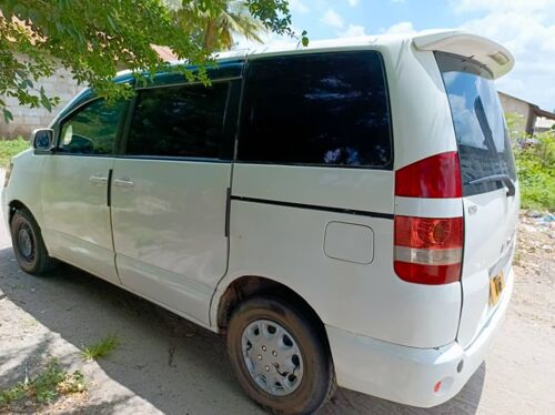 Noah new shape voxy | Kupatana